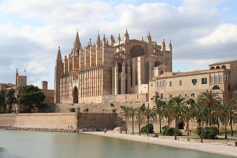 32 Famous Landmarks in Spain to Add to Your Bucket List